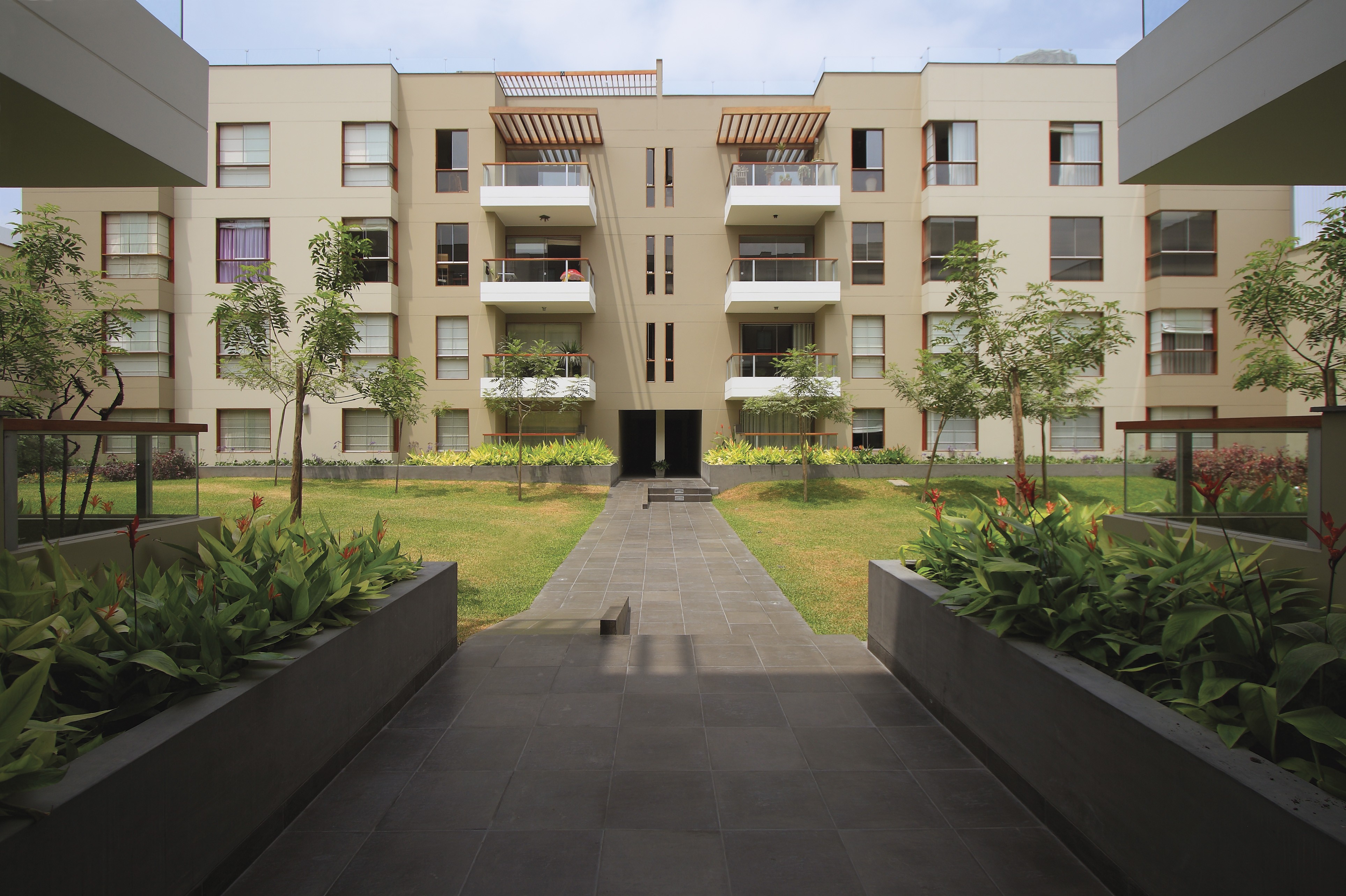 EDIFICIO MULTIFAMILIAR EMANCIPACION